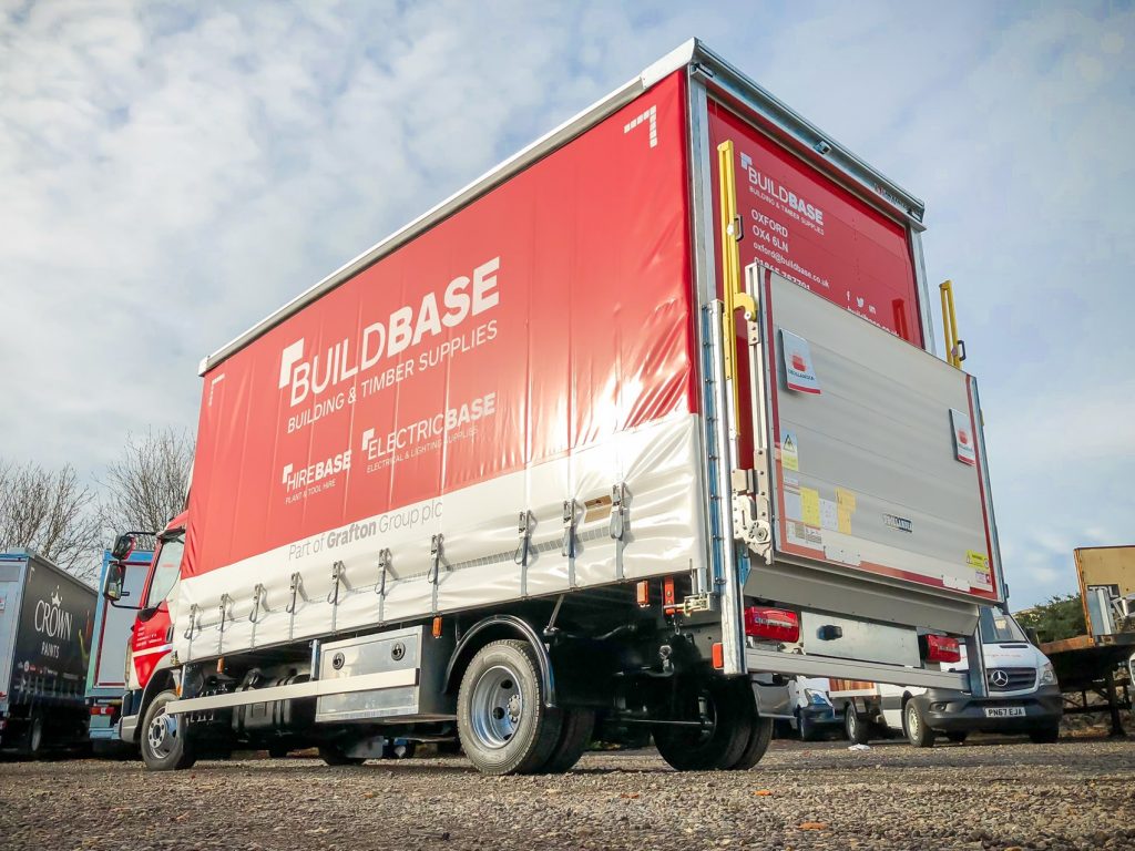 7.5 - 32t Curtainsider | Lawrence David Limited