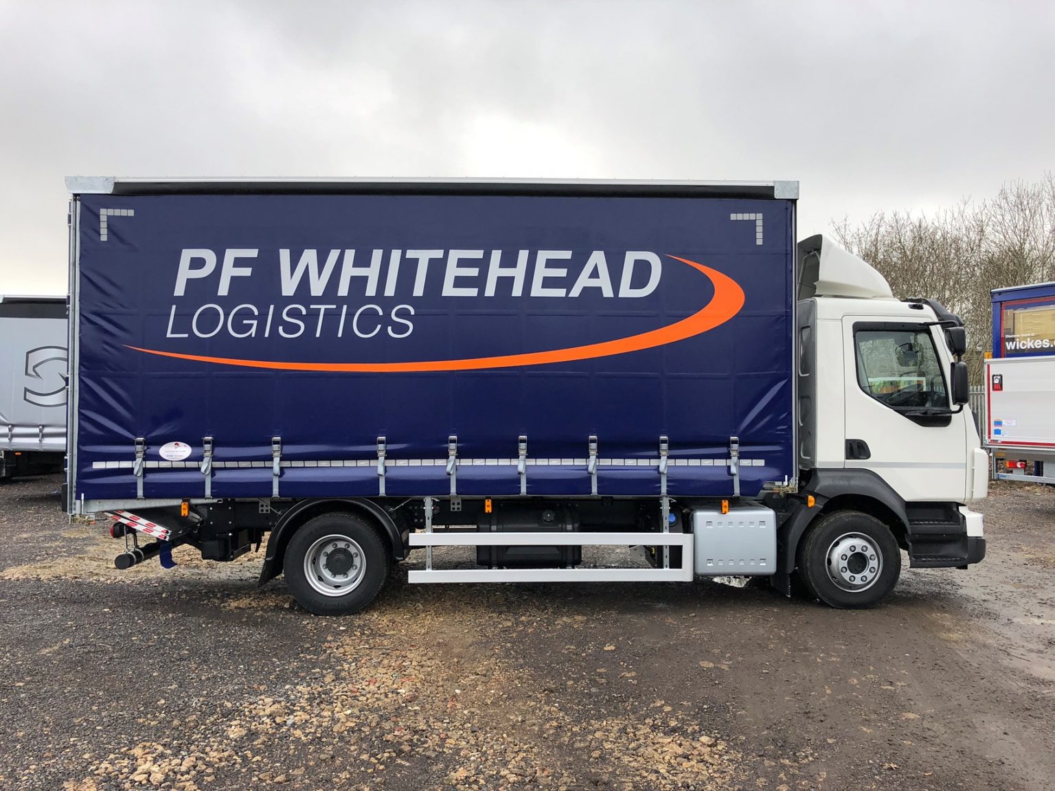 7.5 - 32t Curtainsider | Lawrence David Limited